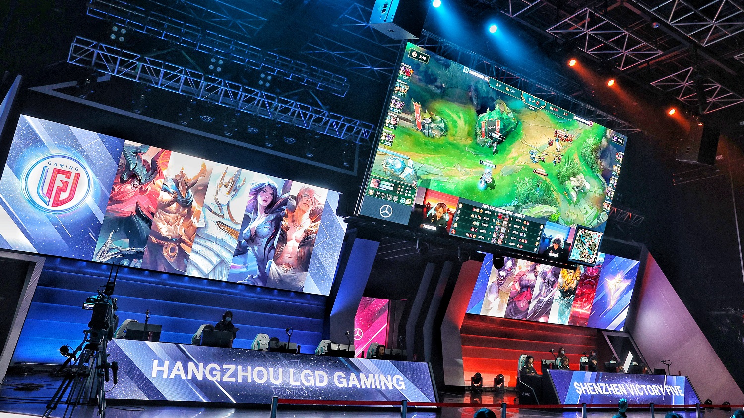 深圳V5主场首秀胜LGD！何猷君：构建全新电竞文体综合体