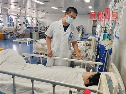 一天4杯奶茶起步！24岁小伙把自己"喝"进ICU