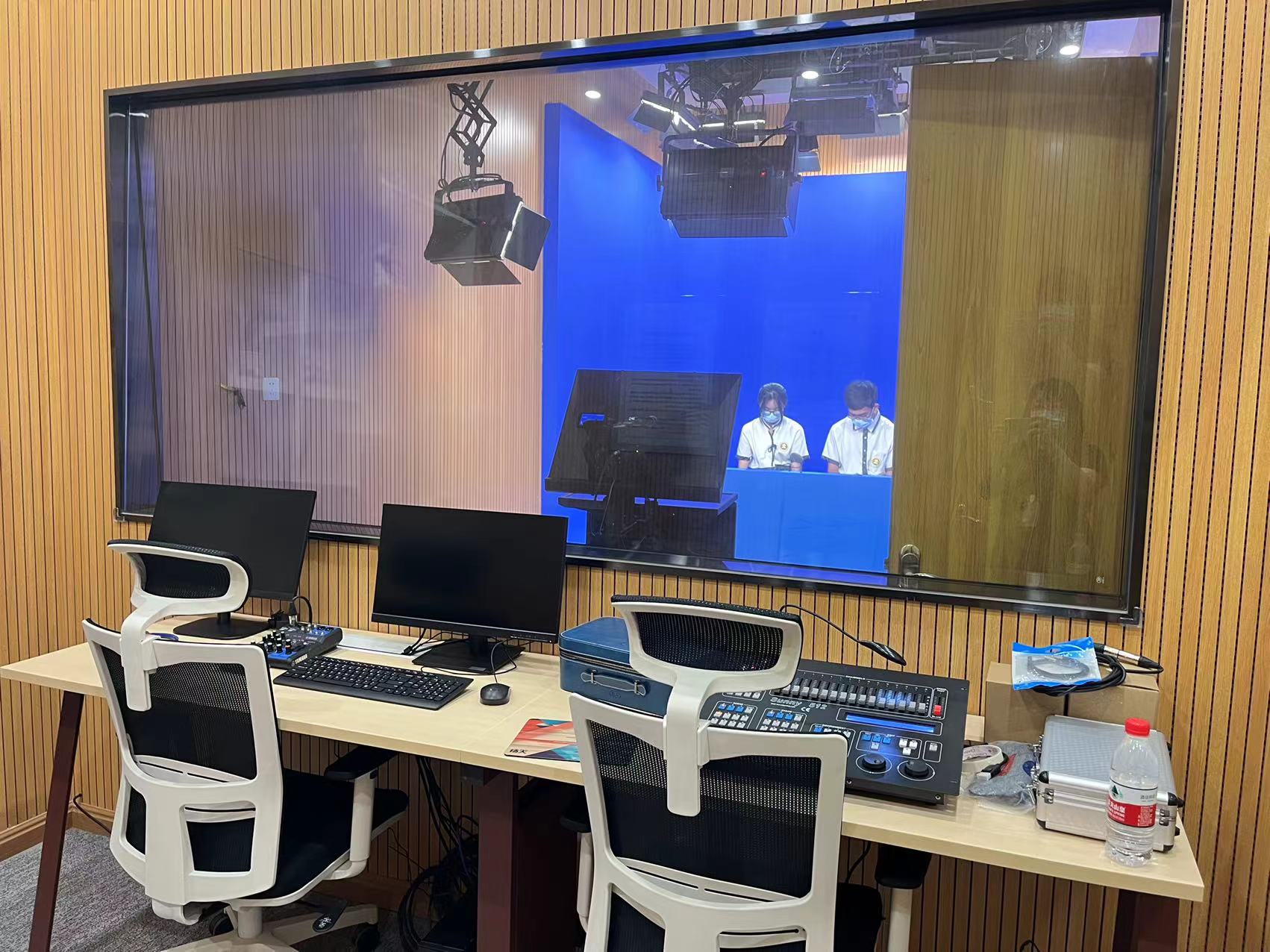 不出校园随时过把“主持瘾”，广雅花都校区传媒中心启用