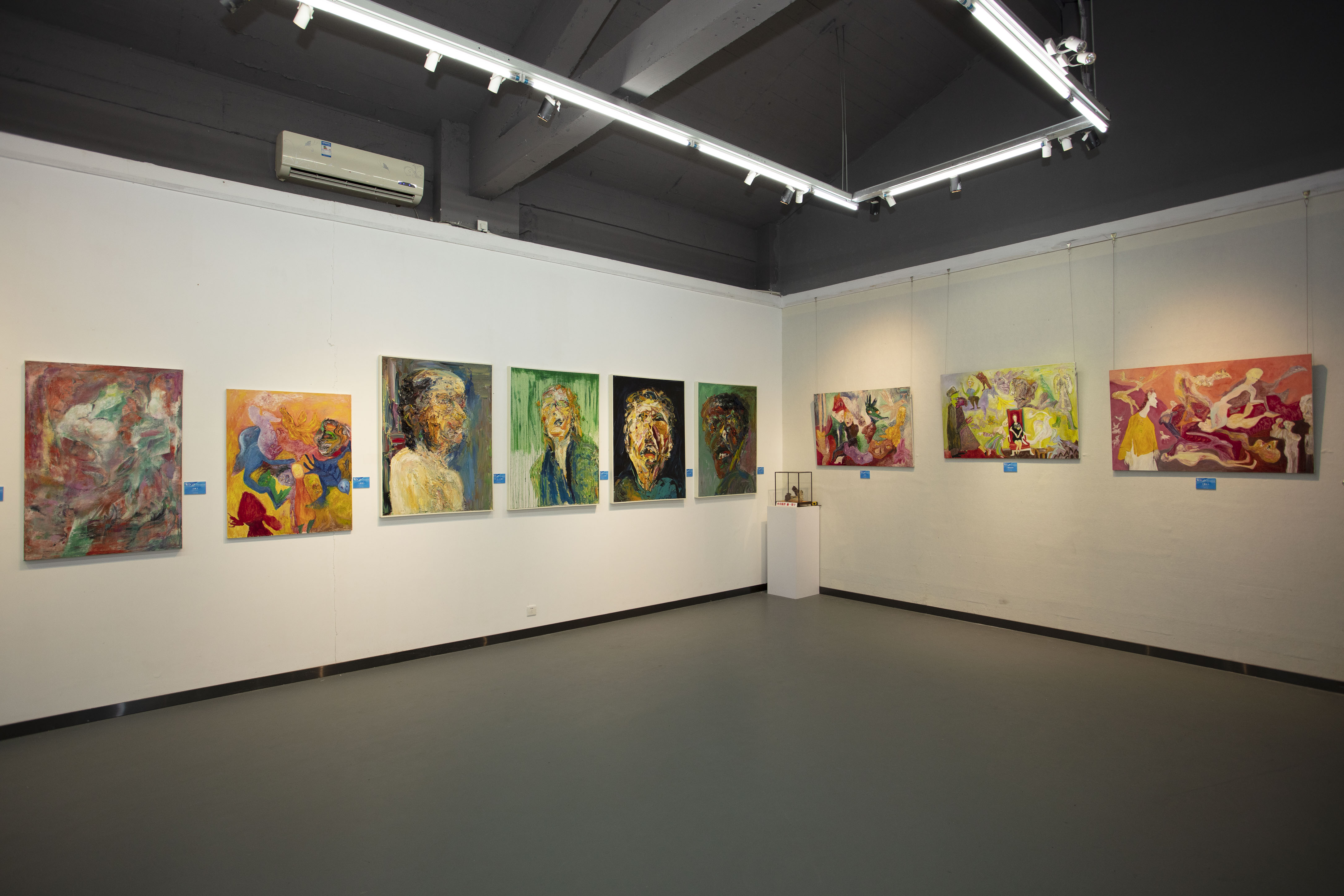 色彩的张力！李奉磊综合材料绘画展恒逸艺术馆开幕