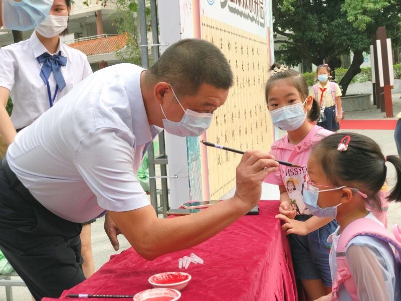 朱砂启智，从化区这家学校开笔礼有特色