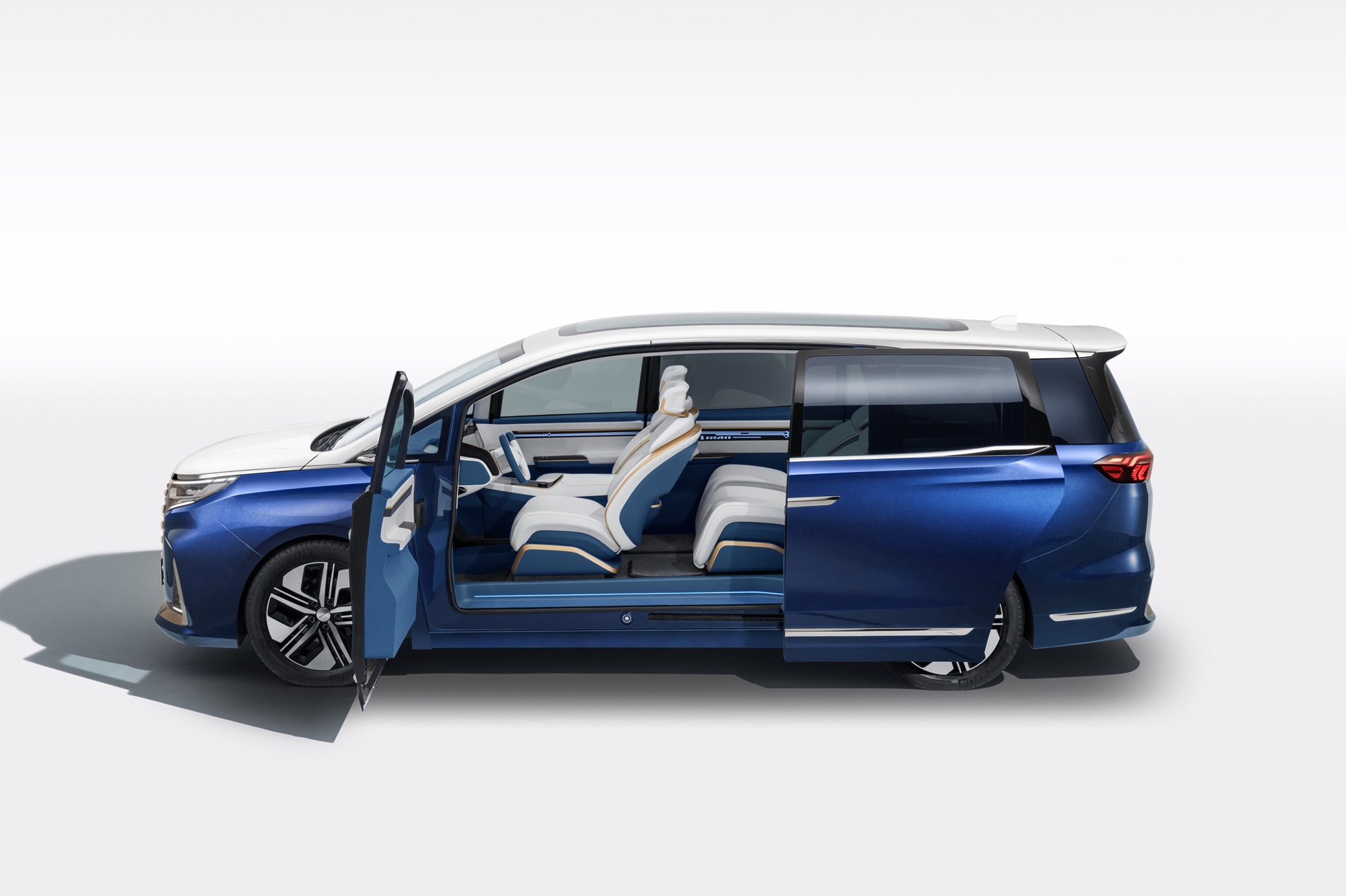 MPV专属架构概念车首秀，江淮瑞风战略级全面焕新