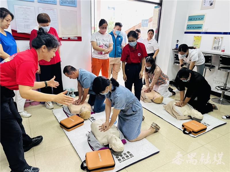 守护生命 救在身边 大石街银湾社区开展心肺复苏应急救护培训活动