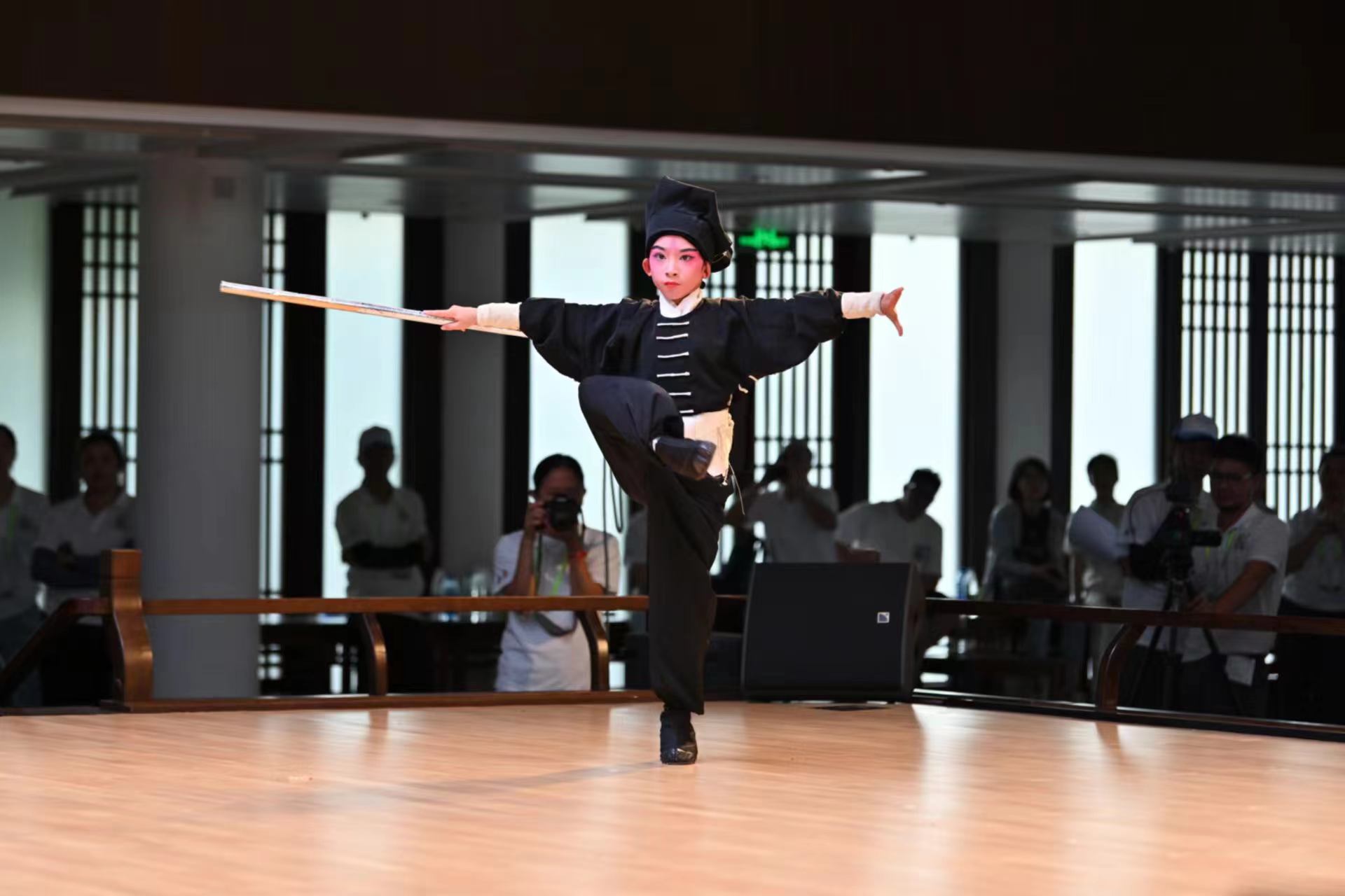 在粤剧学习中收获成长！第二届广东青少年粤剧夏令营结营